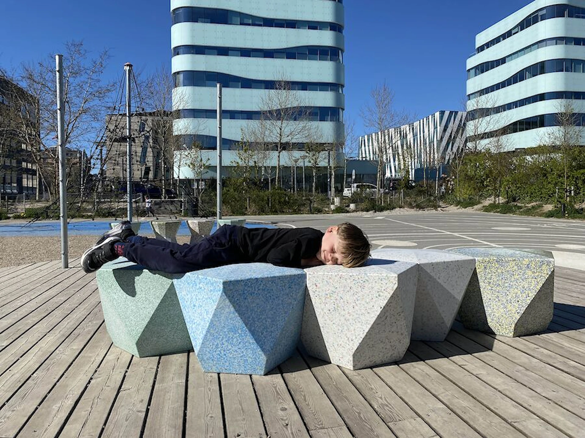 Annie Terrazzo Bänk Ute - 100 % återvunnen plast | Tress Utemiljö