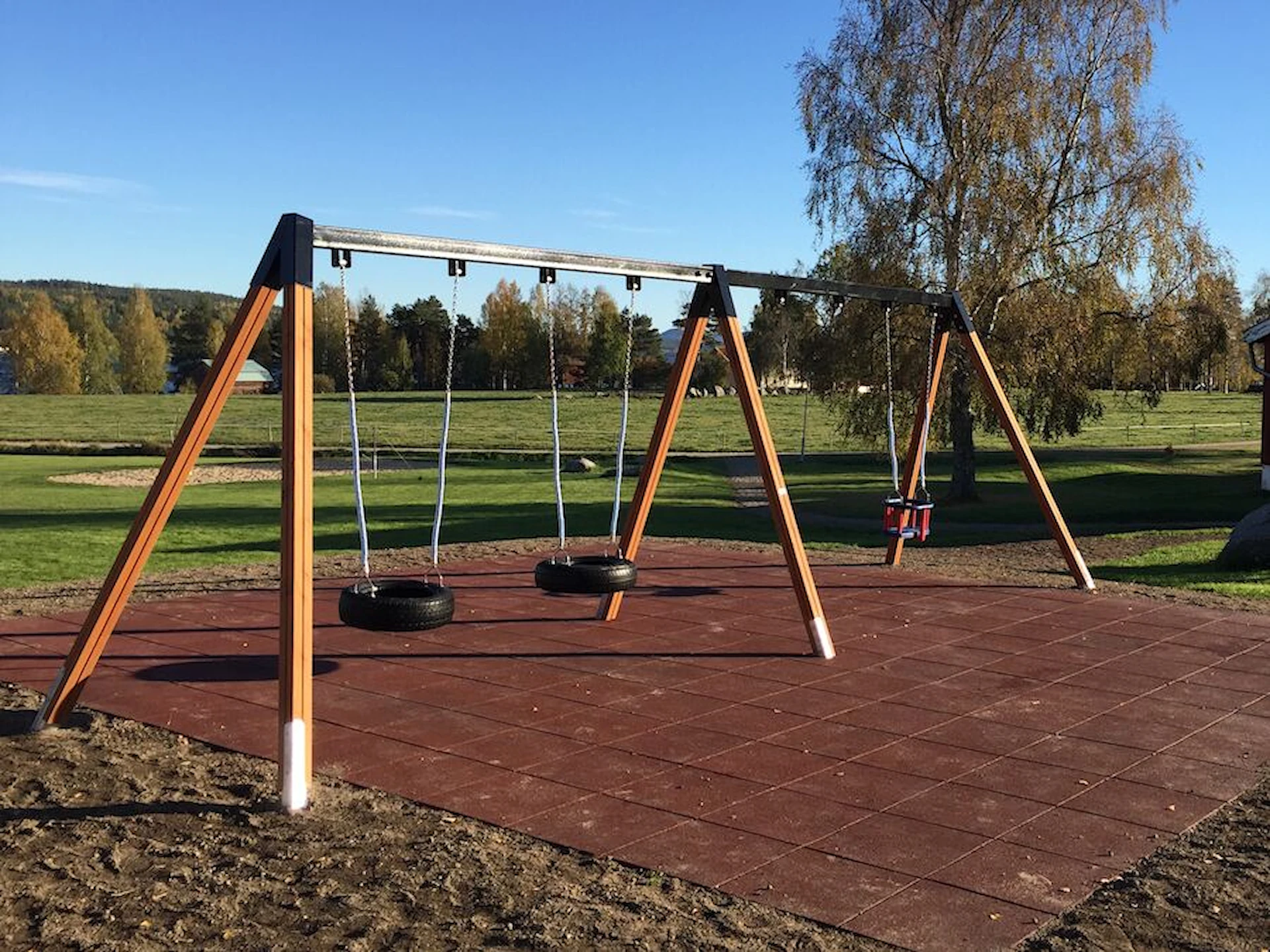 Pioneer Lerk Huskestativ 4 seter | tressutemiljø.no