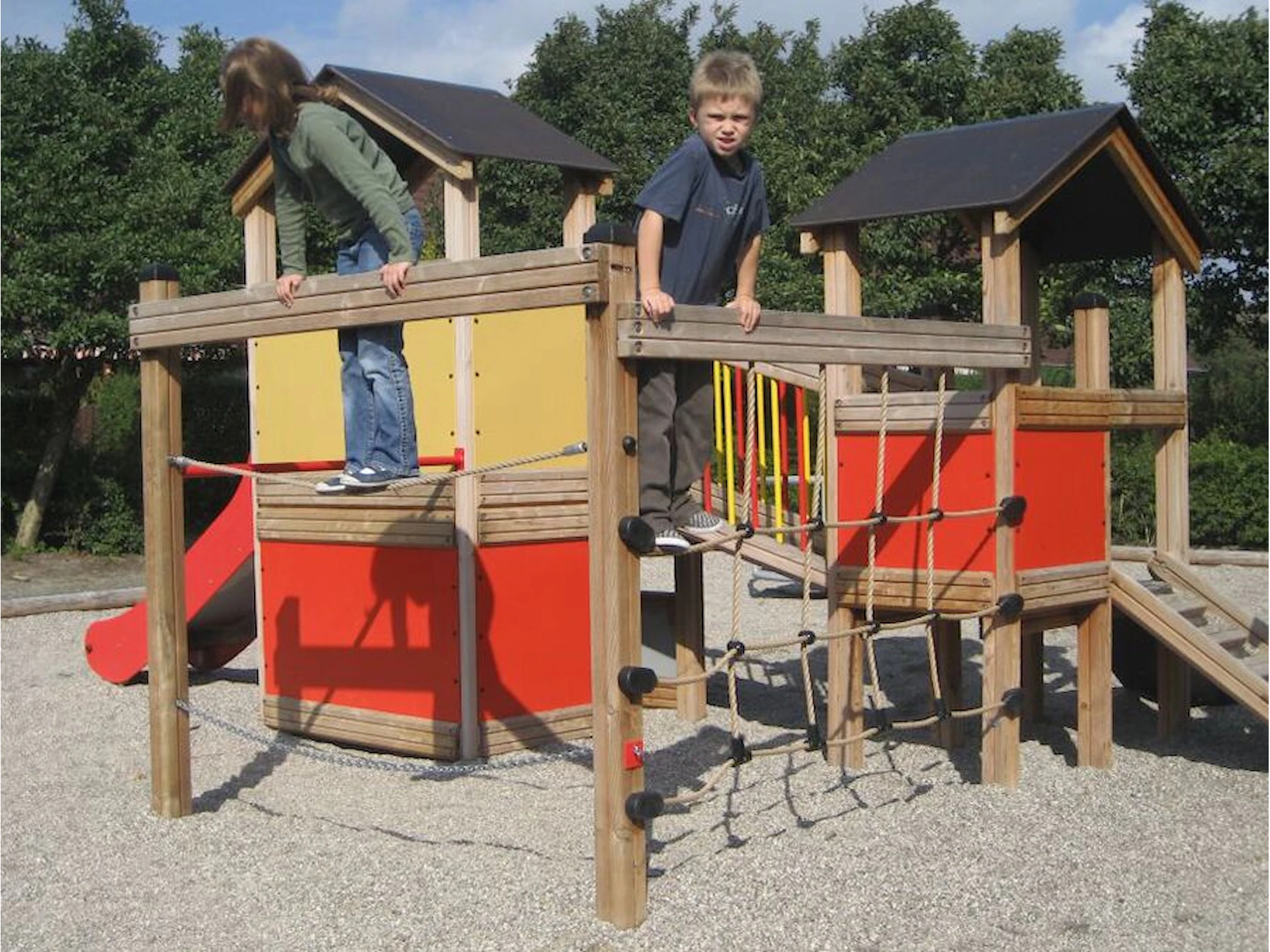 Discovery Tårnbroen Lekeapparat | tressutemiljø.no