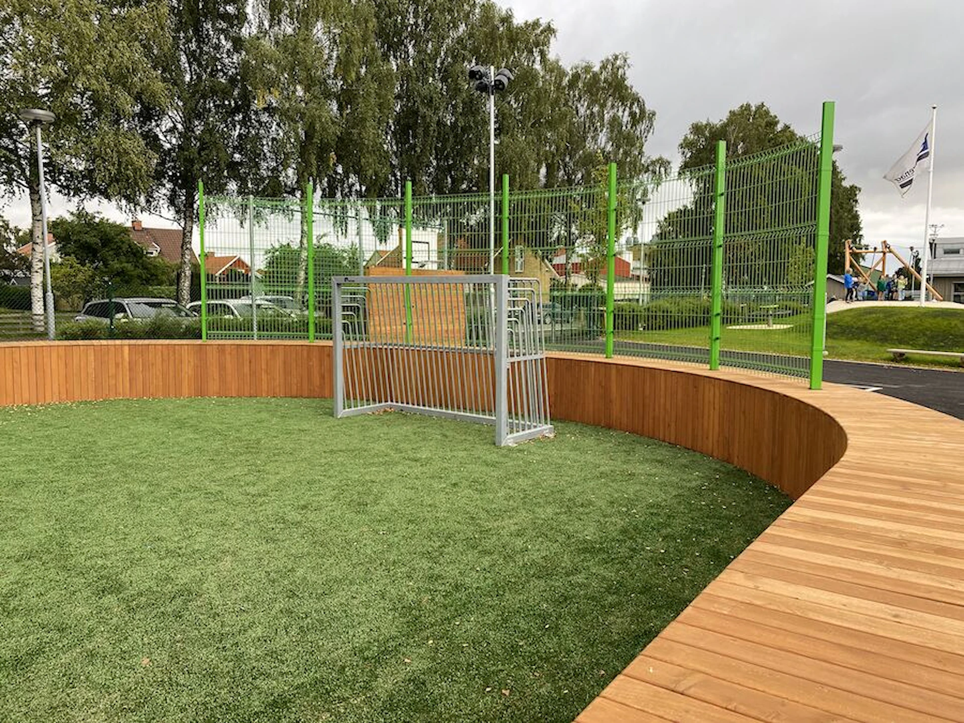 InsideOut Mega Lärk Multiarena | Tress Utemiljö