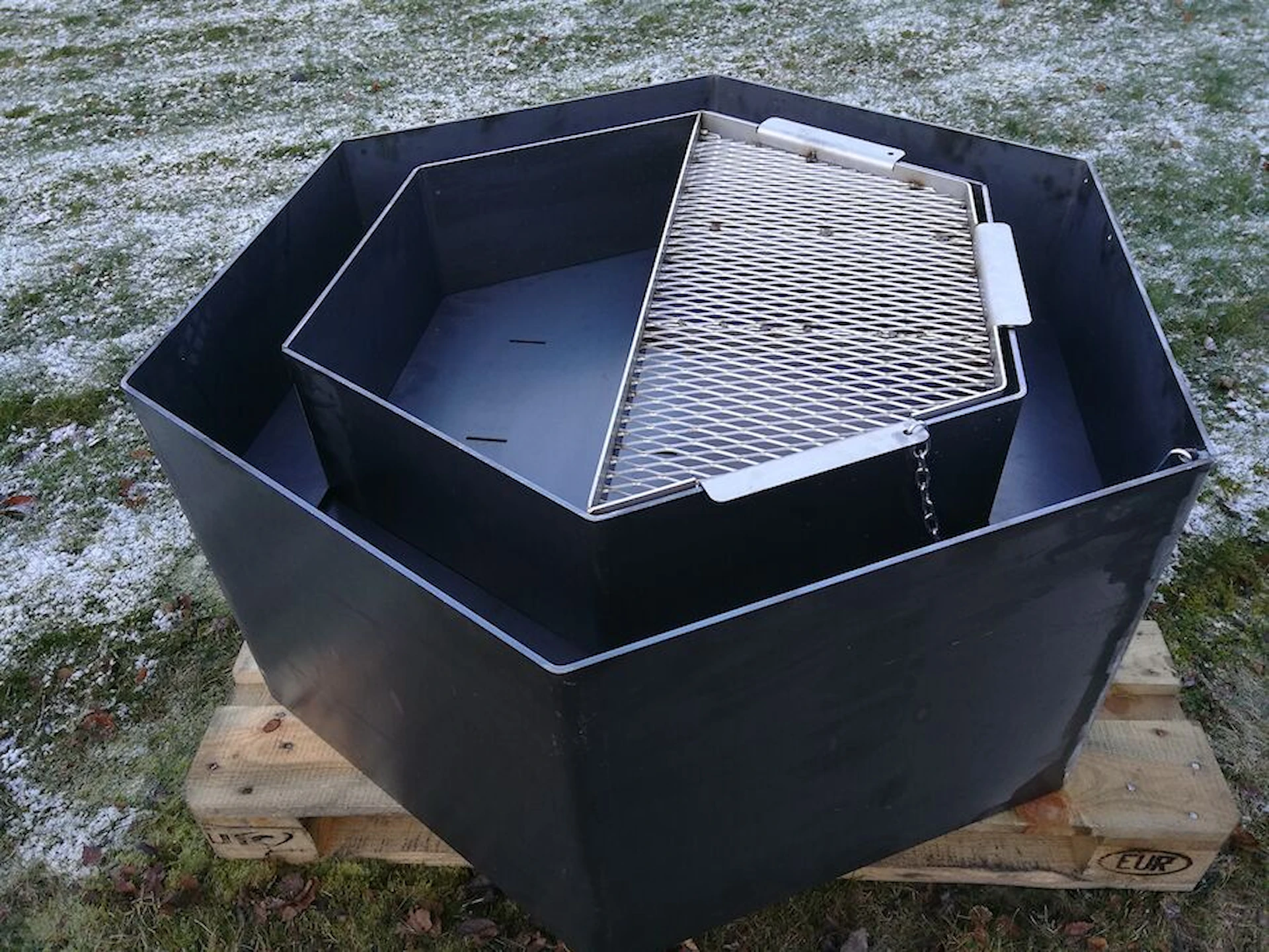 Hexagonen Stor Grill H 49 cm | Tress Utemiljö