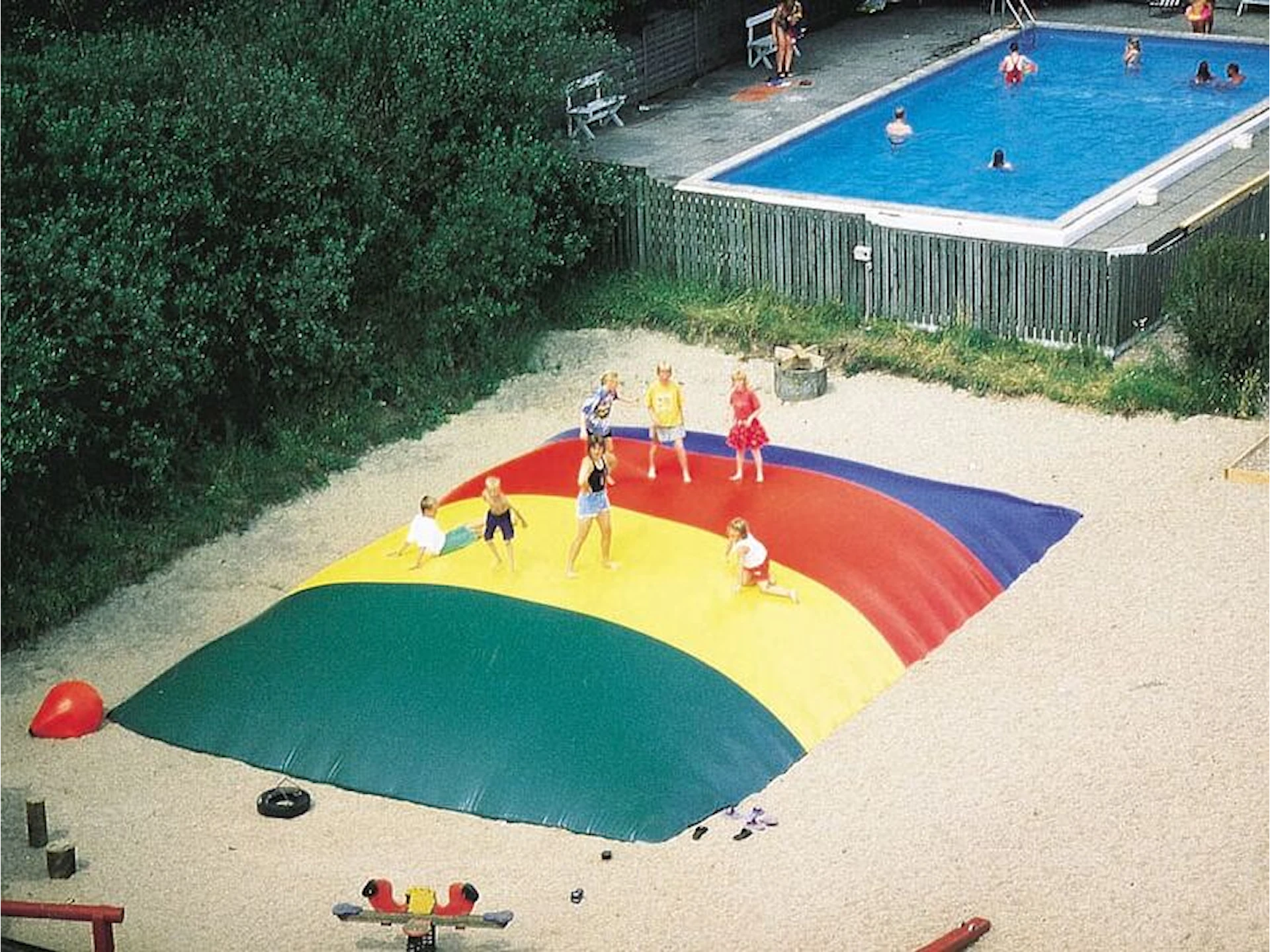 Hoppepude nedgravet 6 x 6 meter | tressudemiljø.dk