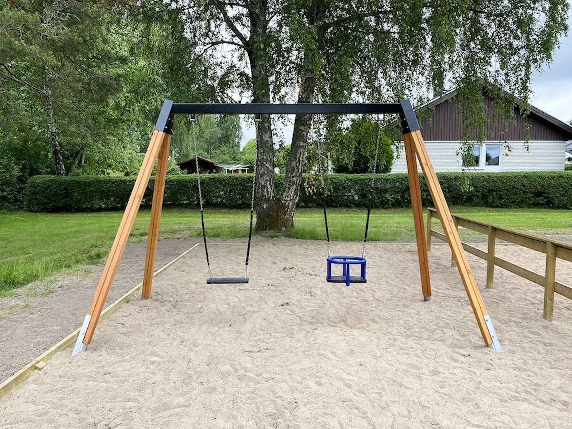 Pioneer Lerk Huskestativ 2 seter | tressutemiljø.no