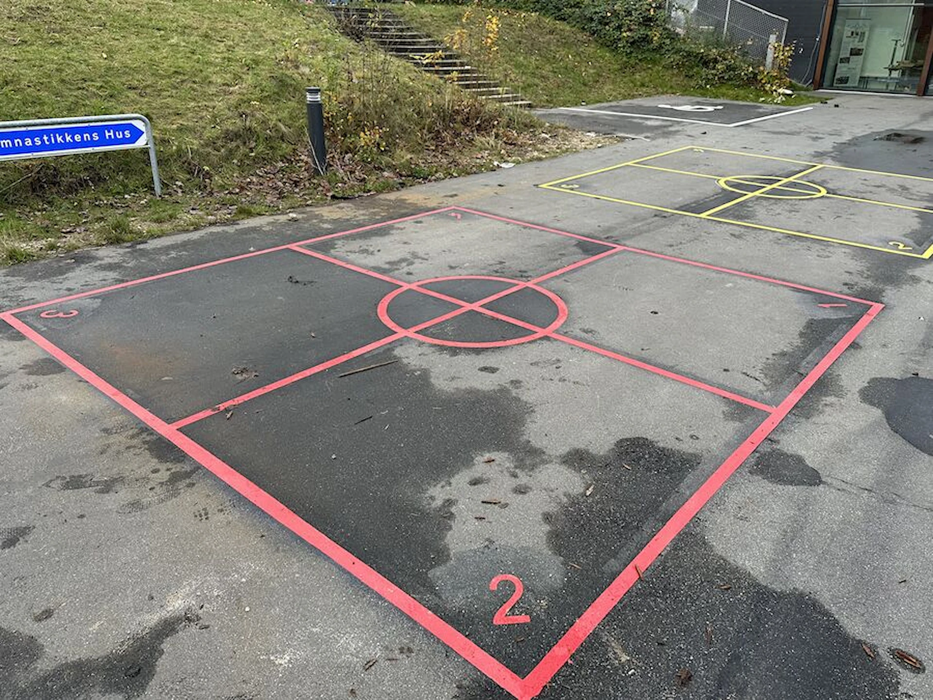 Ostebane rød | tressudemiljø.dk